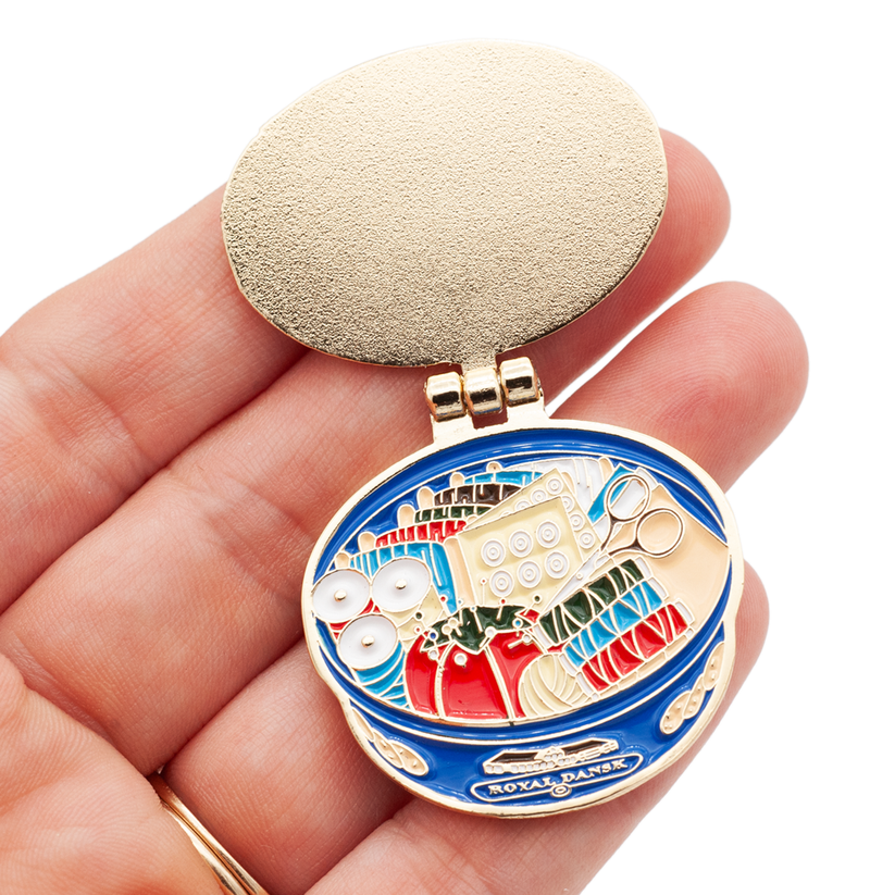 Grandma's Sewing Kit Magnet and Needle Minder